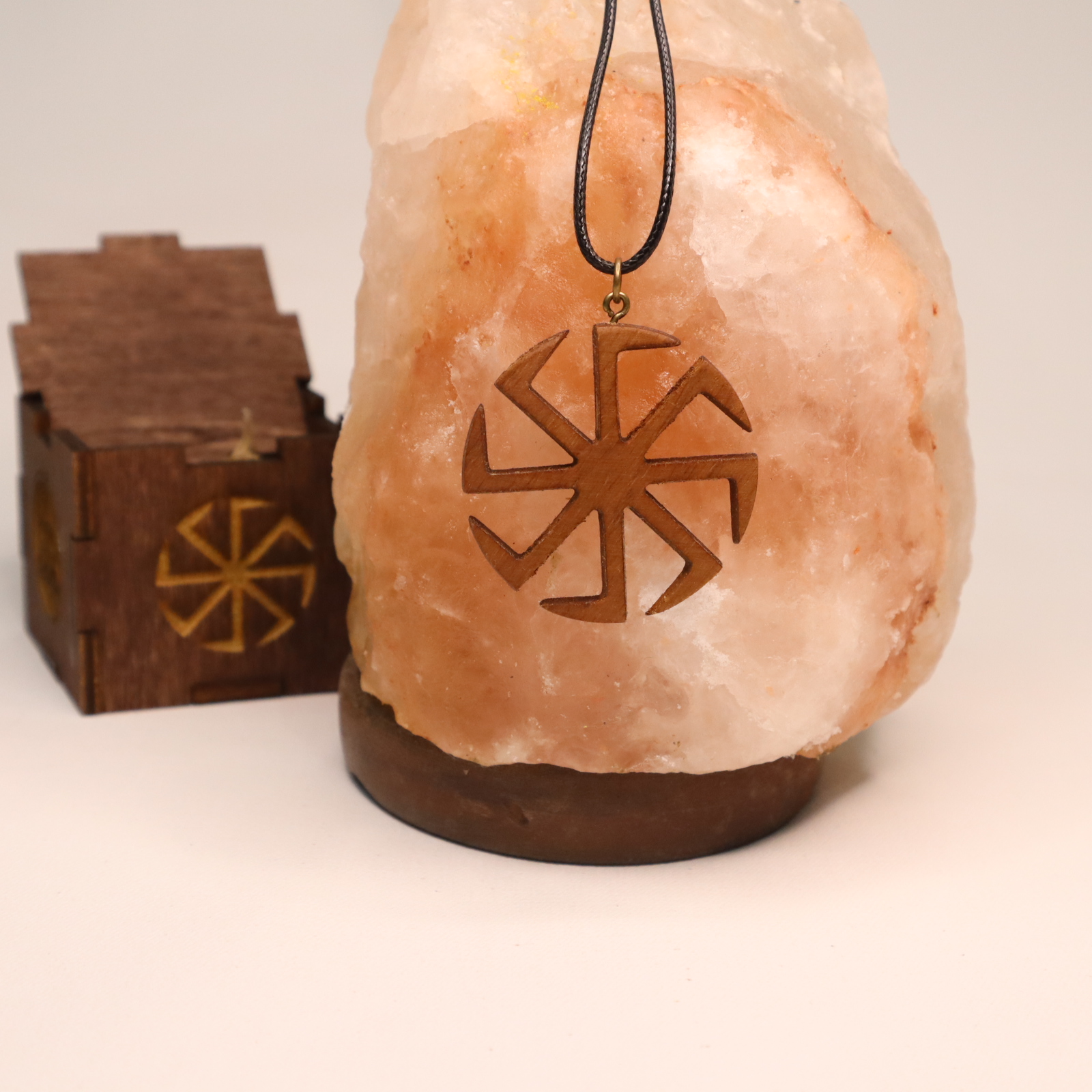 DRVENA OGRLICA ORAH – KOLOVRAT – Simboli Svesnosti